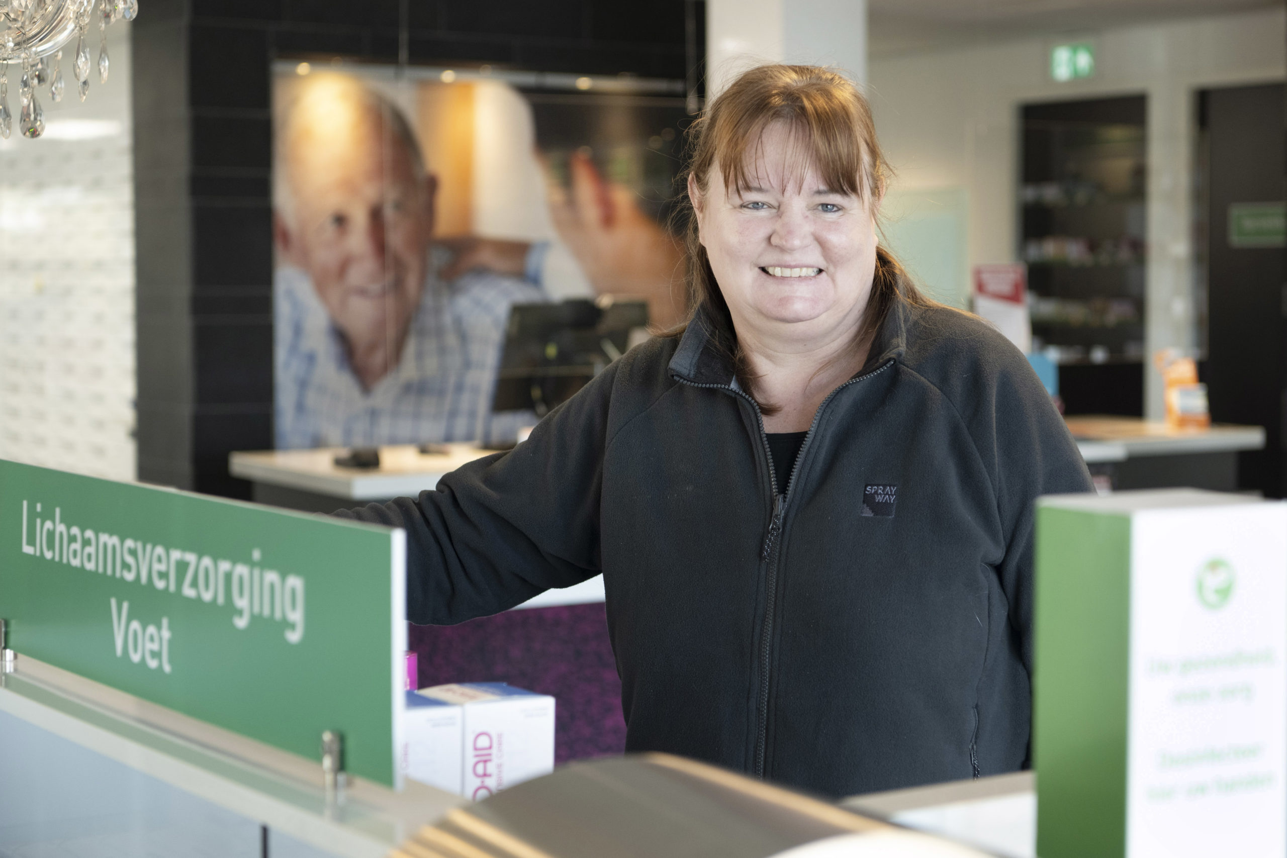 Nynke de Jong werkt al 40 jaar als apothekersassistente in De Westereen ...